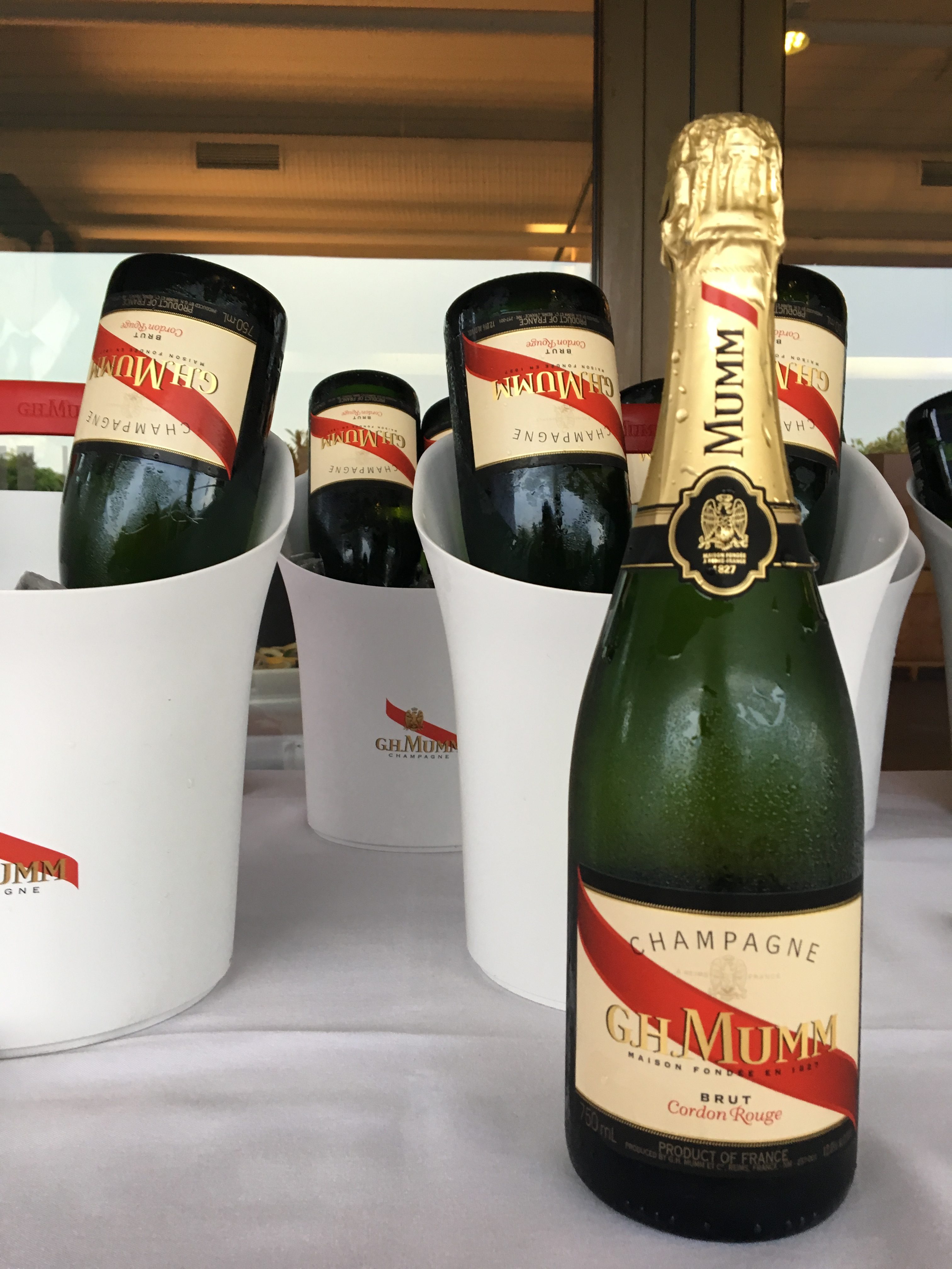 How to Sabre Champagne » EFTM