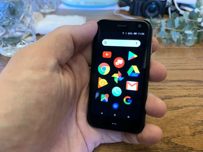 The world's smallest smartphone? PALM Coming to Australia » EFTM