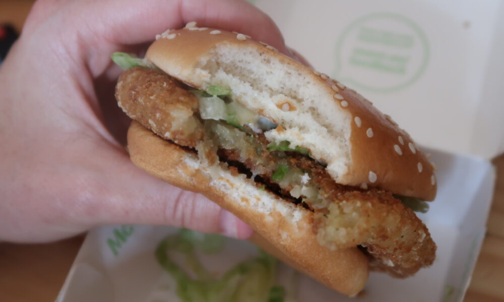 McDonald’s McVeggie Burger Taste Test: A Vegetarian & A Meat-eater ...