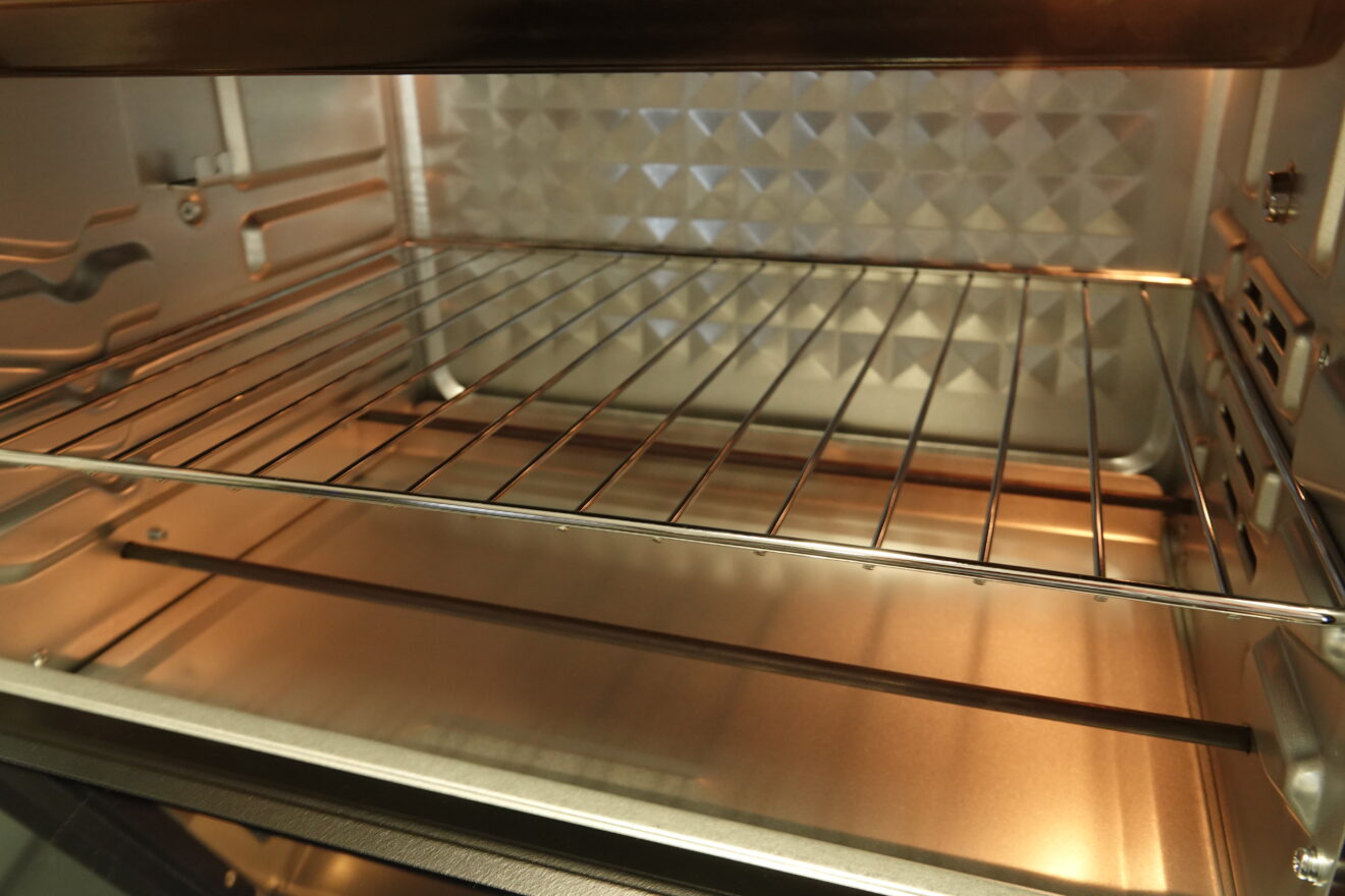 Panasonic Electric Benchtop Oven is small, portable and works!