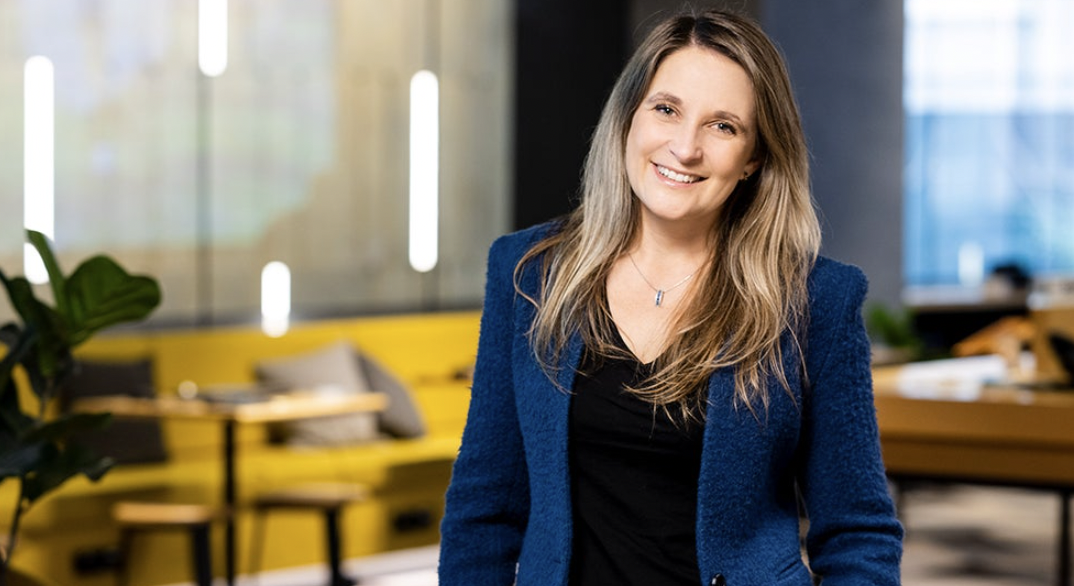 Optus CEO Emotional and Apologetic after Cyber Attack affects millions ...