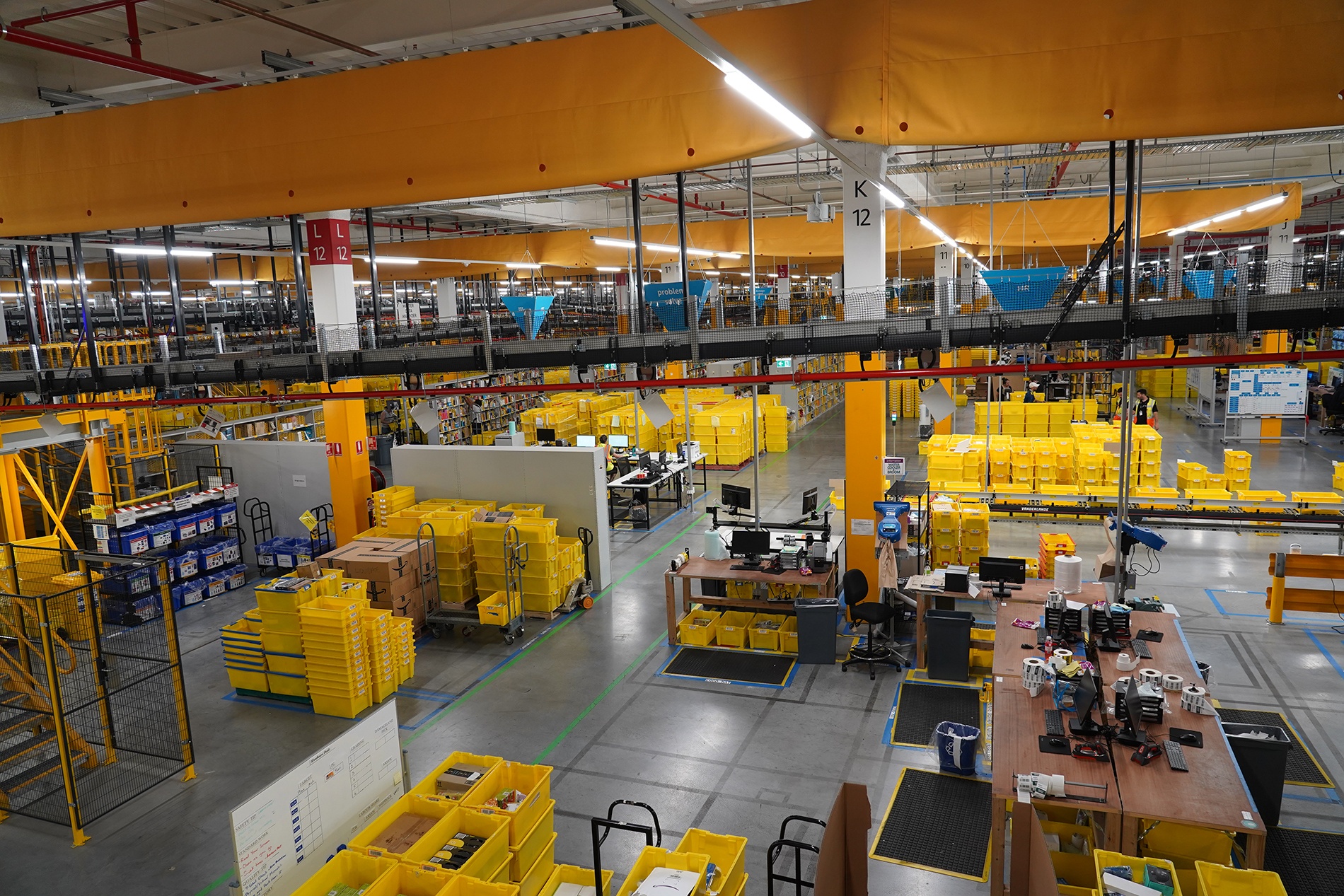 How your Amazon Orders make it to your door - from click to knock » EFTM