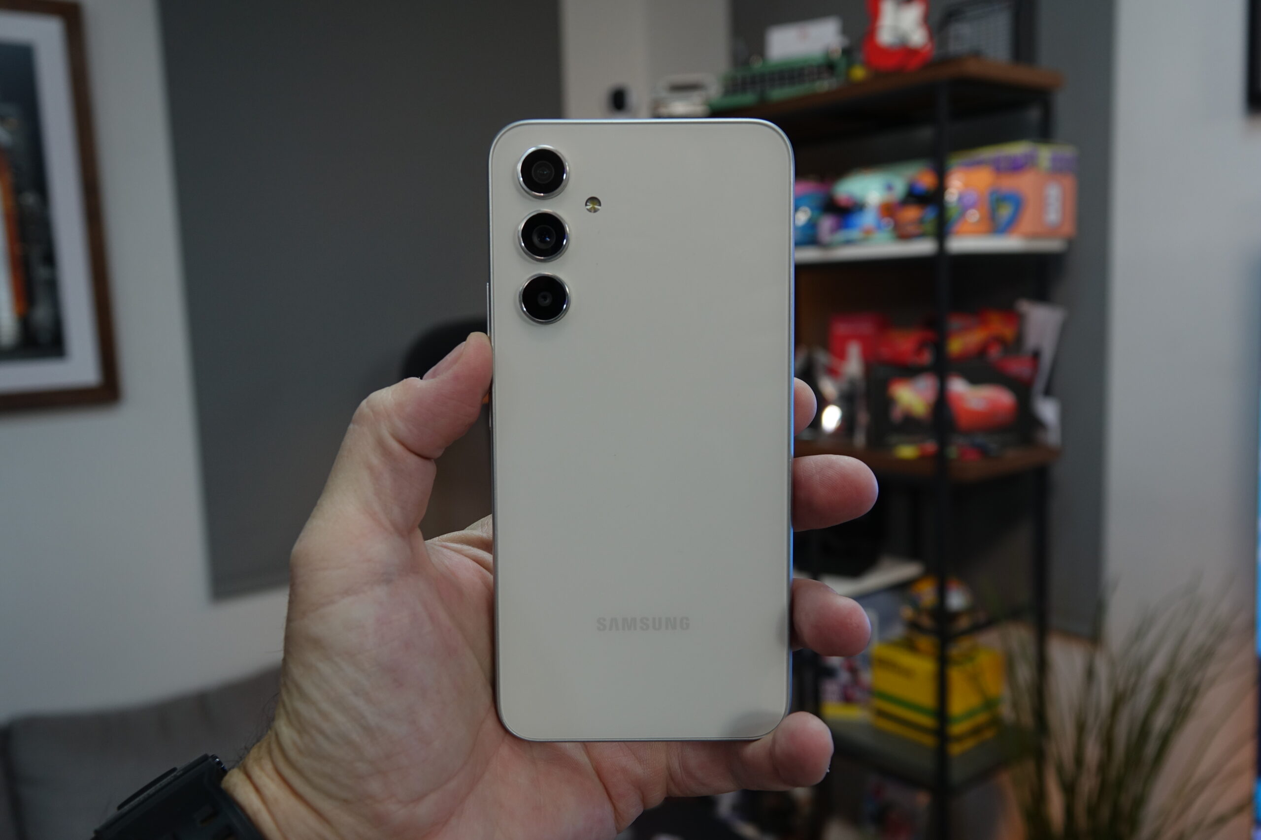 Samsung Galaxy A54 Review - Frankly Flagship style on a value budget » EFTM