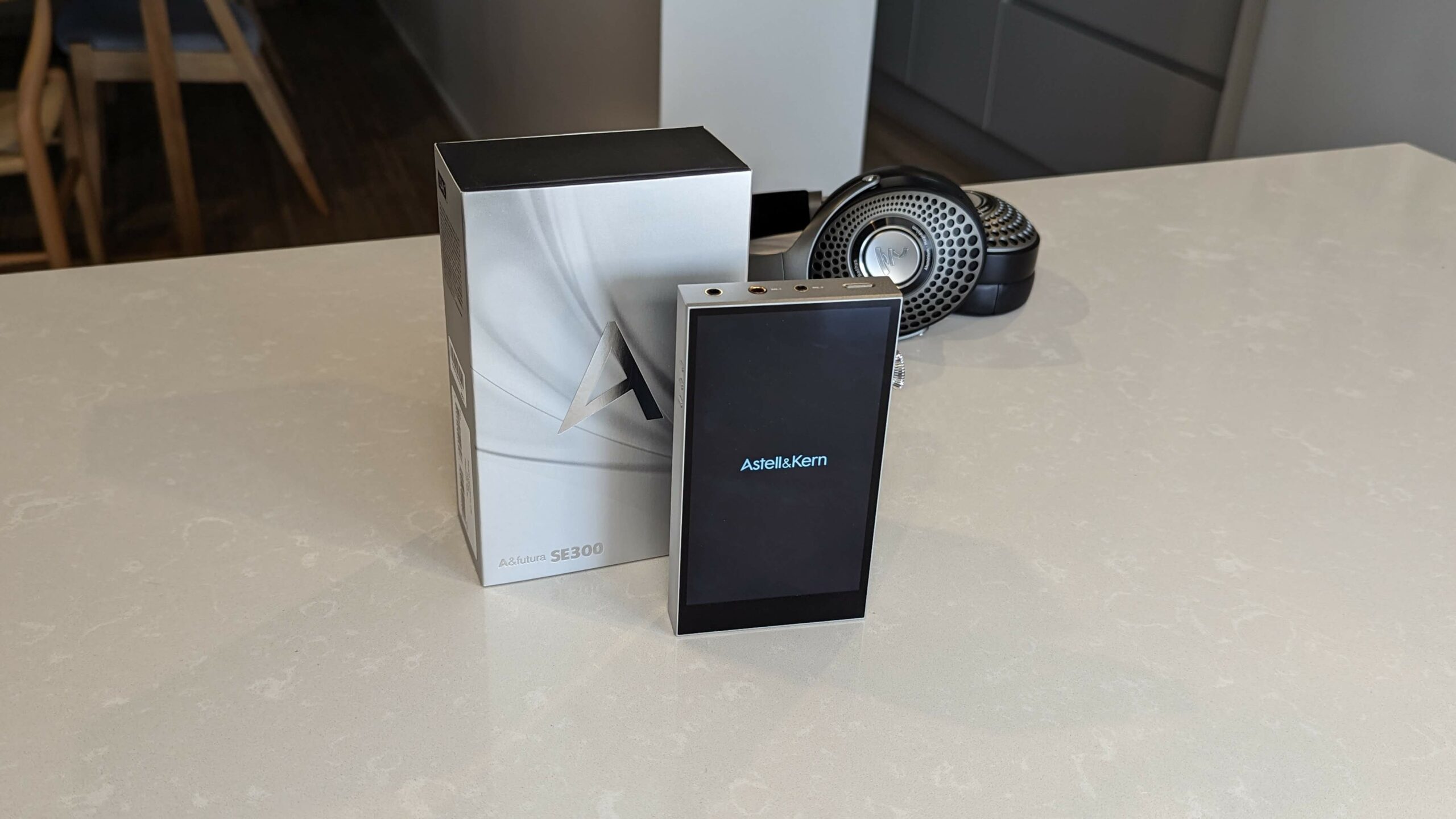 Review: Astell&Kern SE300 DAP -- sounds great, looks the same » EFTM