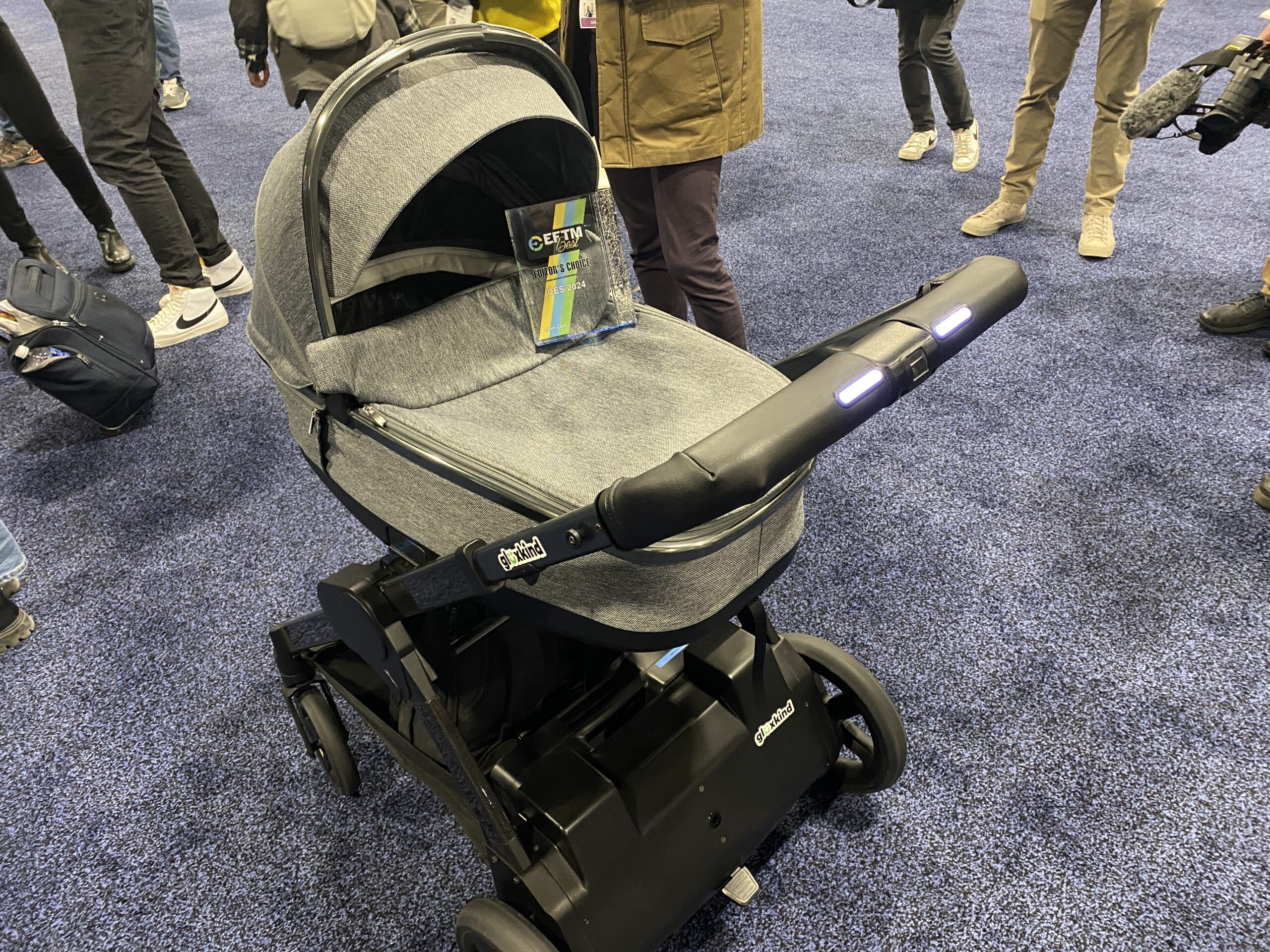 Glüxkind - the Pram that uses e-Bike features to make your walk with ...