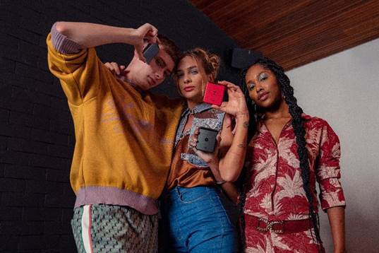 Motorola's EOFY deals can get you into a foldable phone for under $800