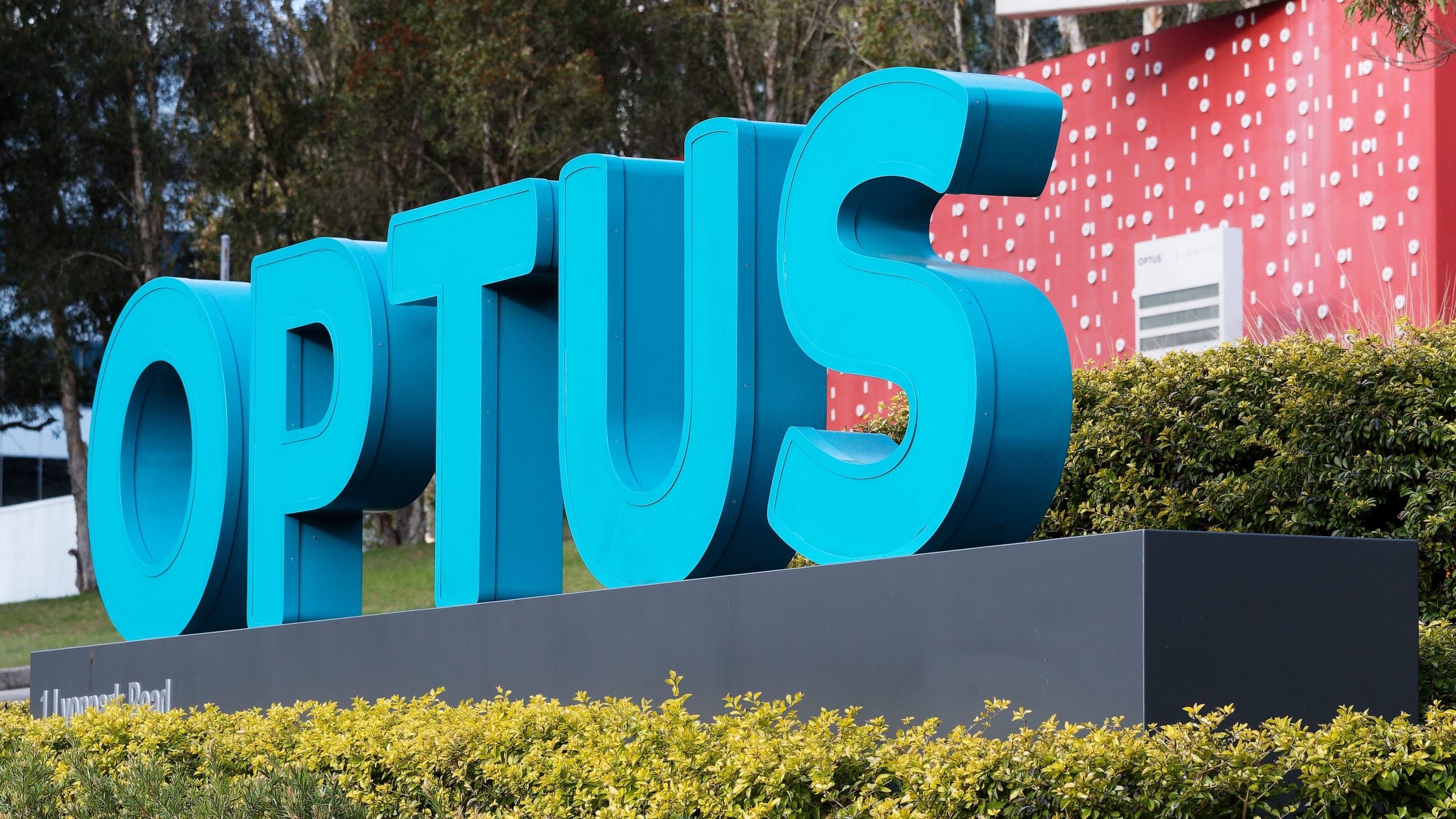 Optus holding firm with systems reviews to commence after meeting with Federal Communications ...