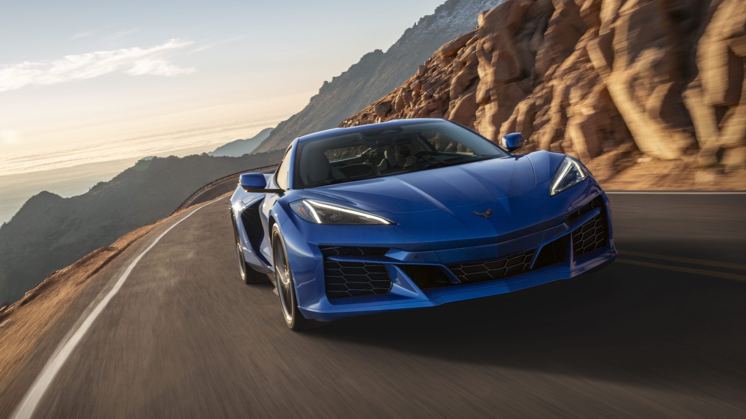 Corvette E-Ray Hybrid is finally here, but it's ok it still has a V8 and 0 to 100 in 2.5 seconds