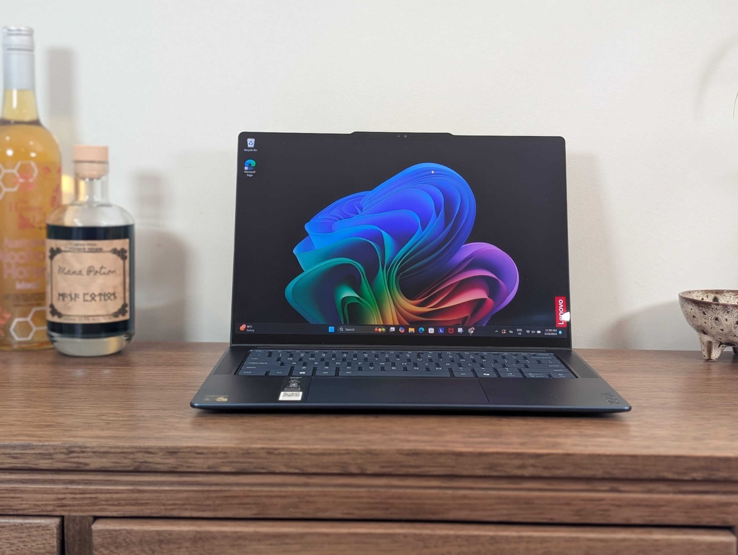 Lenovo Yoga Slim 7x (14", Gen 9) review: Stylish, powerful and a ...