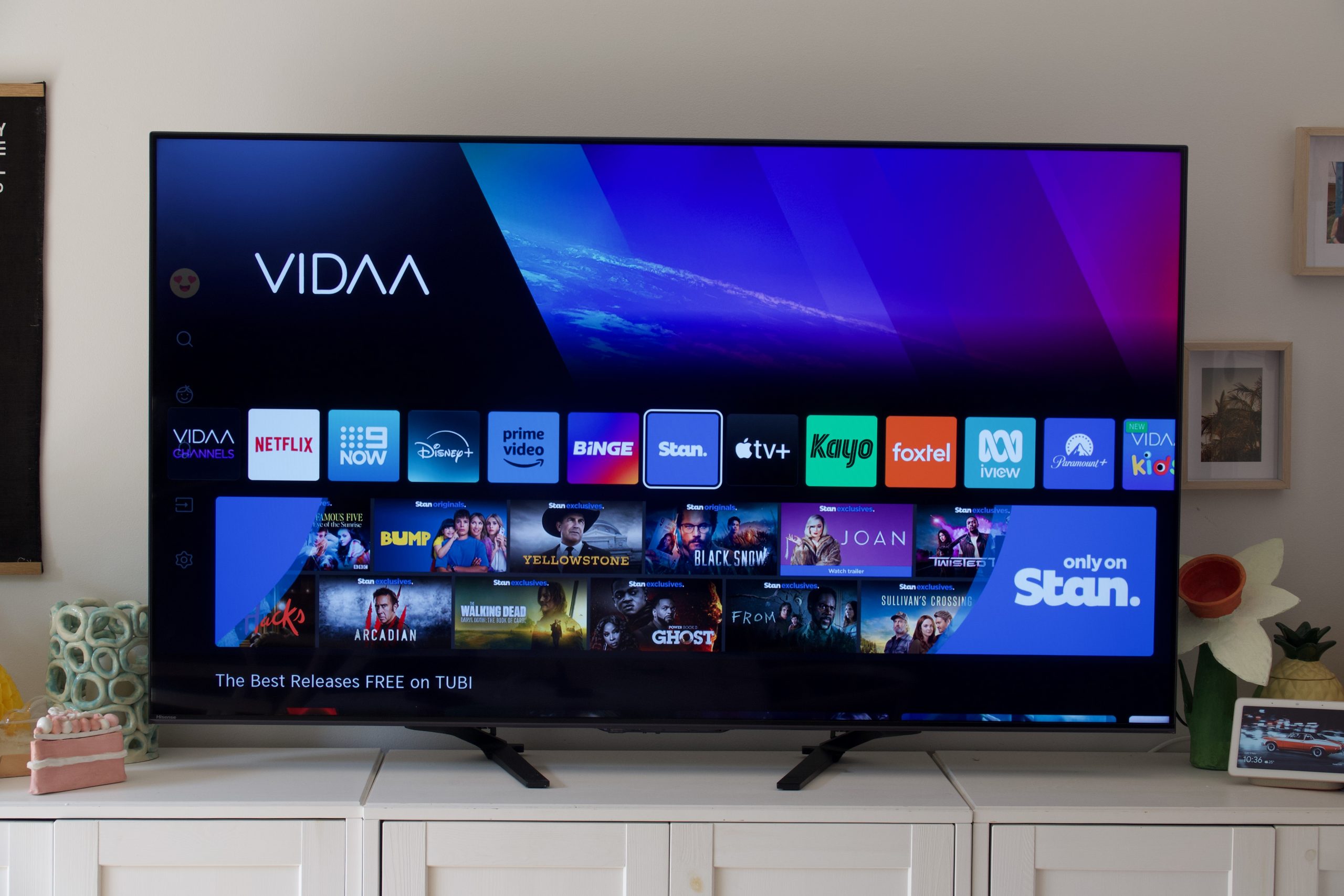 Hisense U7NAU TV Review - Picture Perfect smack bang in the middle of ...