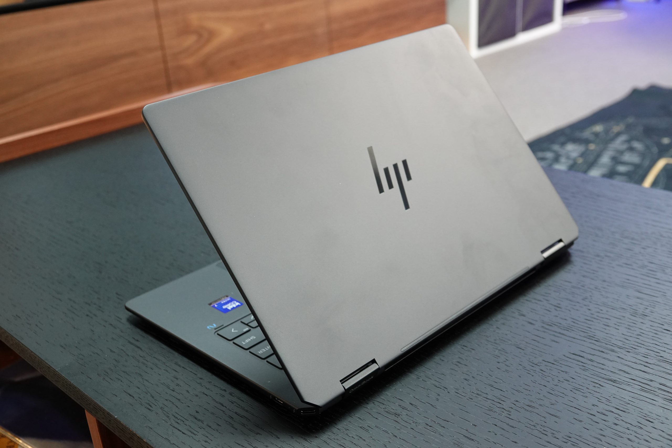 HP OmniBook Ultra Flip 14 Review - a sleek and stunning workhorse with ...