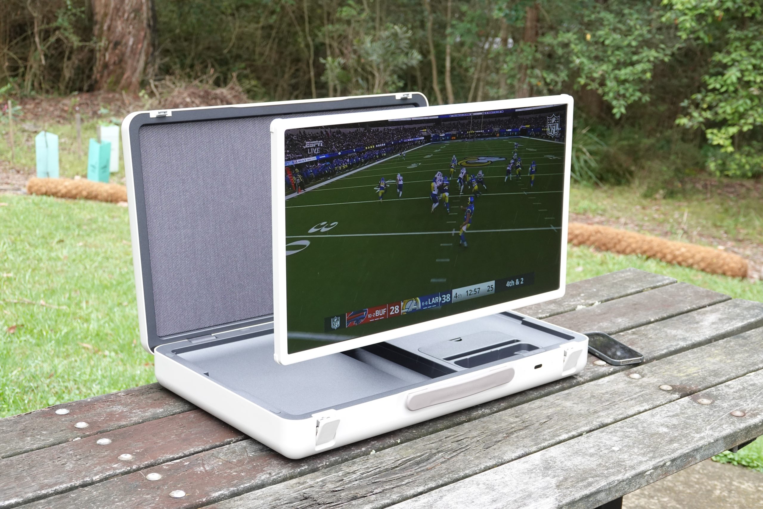 LG StanbyME Go Review - the 27 inch "TV" you can take anywhere!