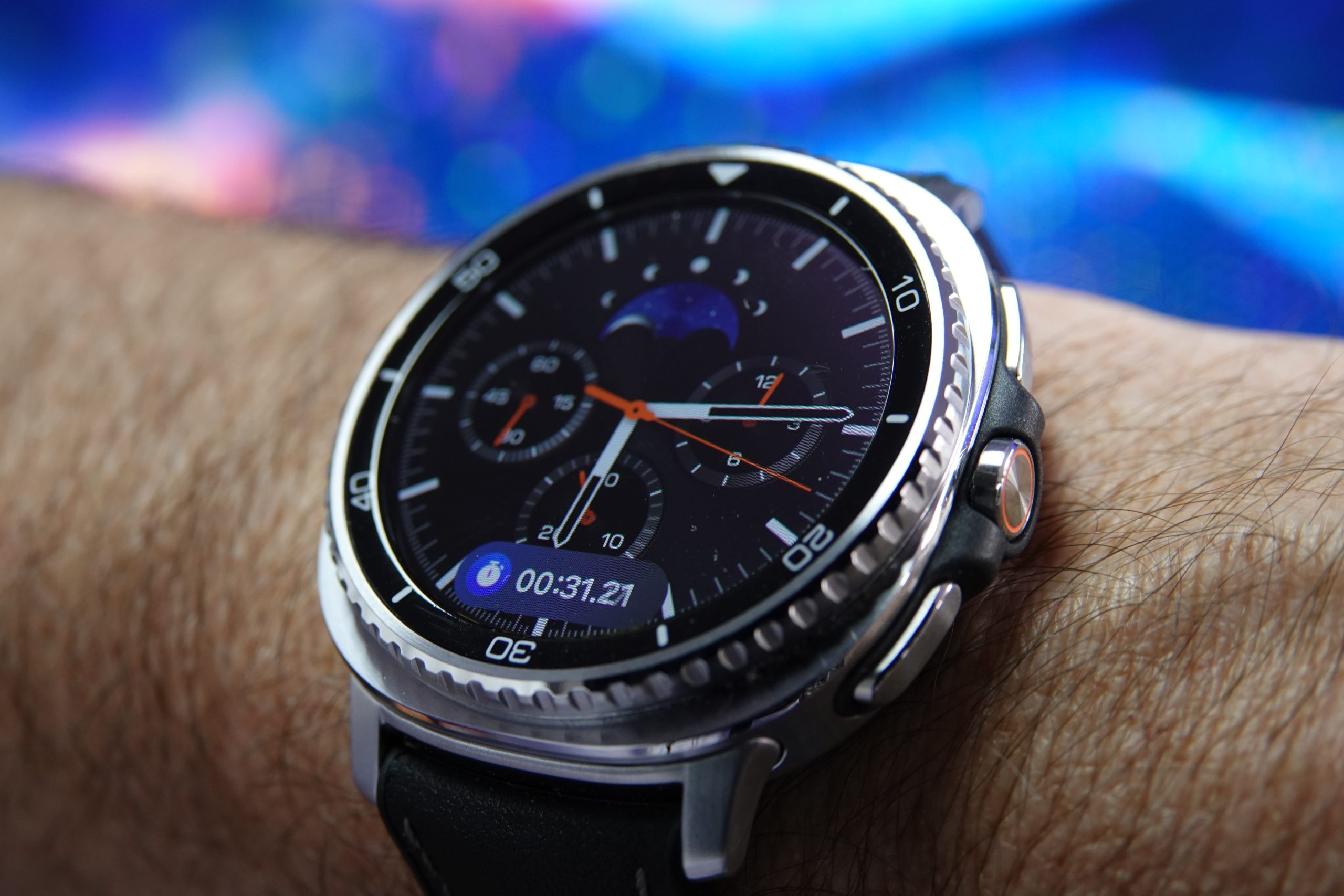 Samsung Galaxy Watch 8 Classic Review - The smartwatch for watch people