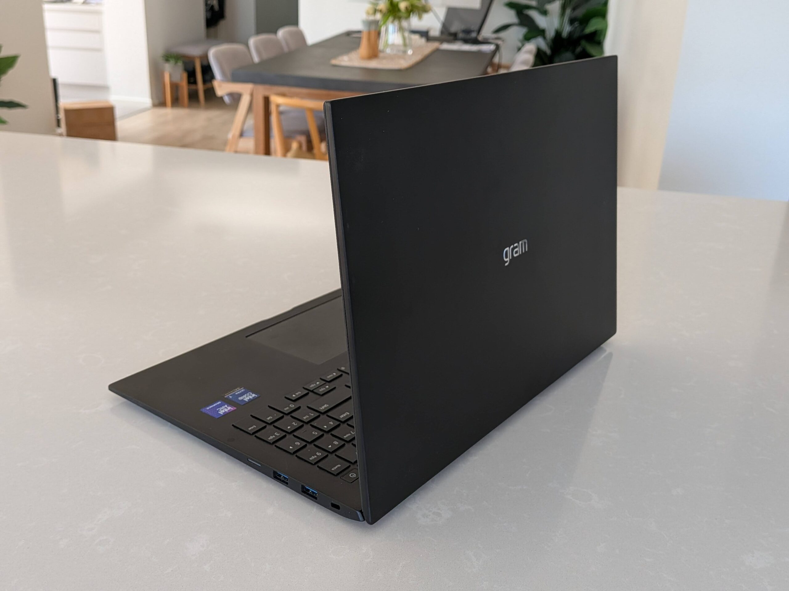 Review: LG gram 16 (16Z90TL-G) -- lightweight and AI-ready