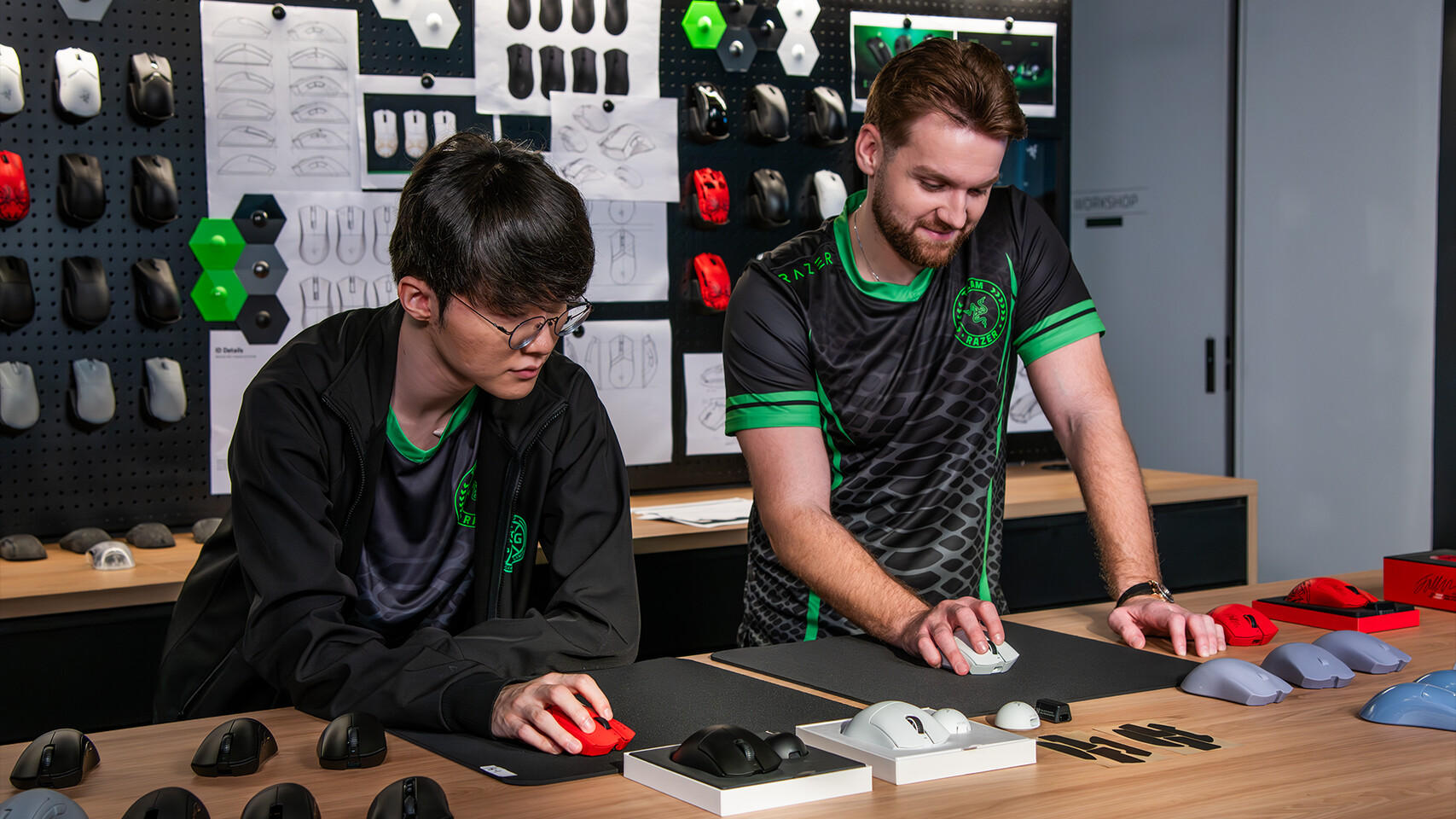 Razer Drops New Pro-Grade Esports Duo: Viper V4 Pro & Gigantus V2 Pro